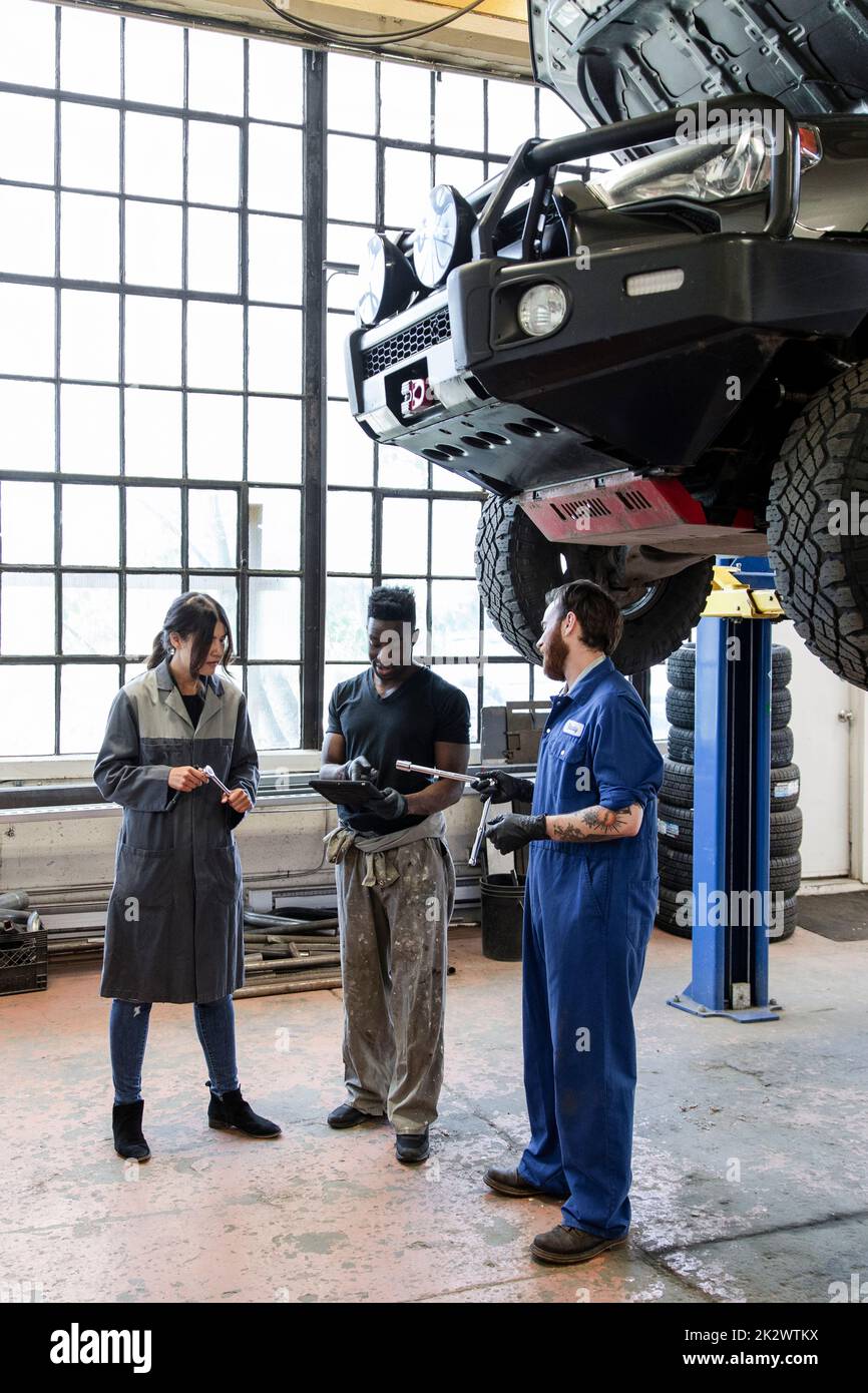 Business people meeting in a lift hi-res stock photography and images ...