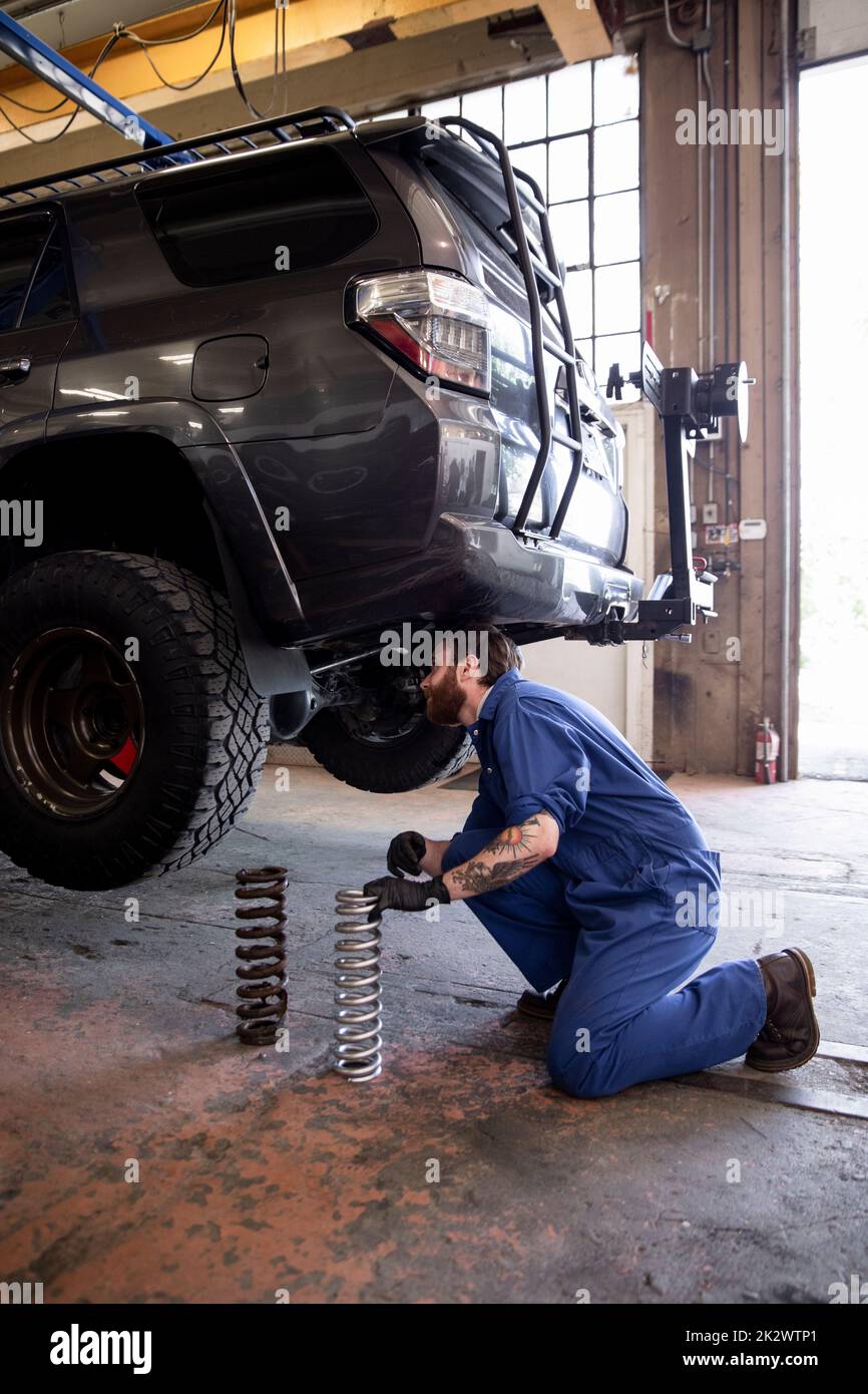 Modified 4x4 hi-res stock photography and images - Alamy