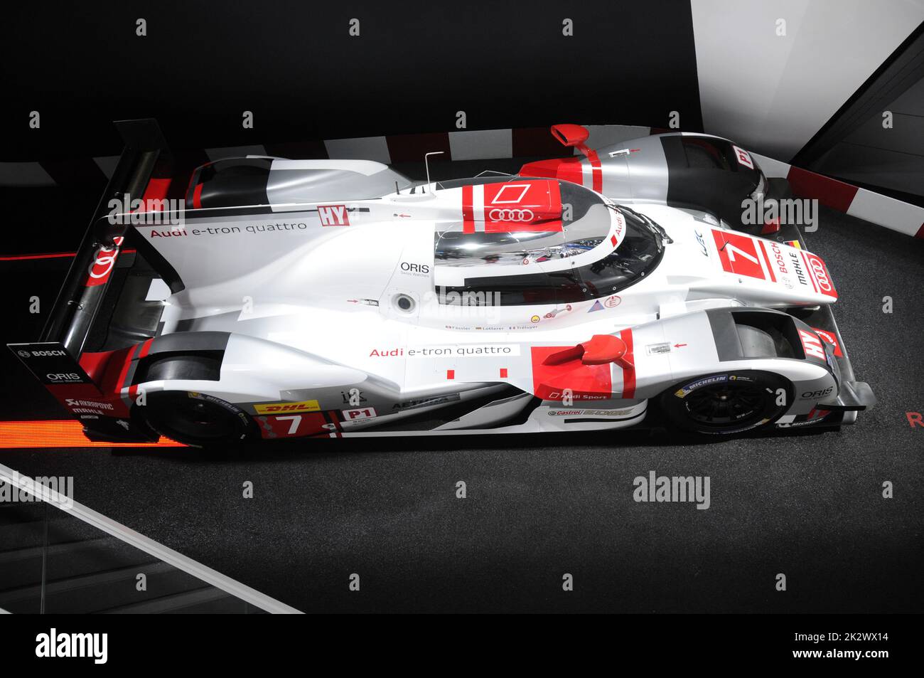 Audi R18 e-tron quattro LMP1 '2015 - Drivers: André Lotterer, Marcel ...
