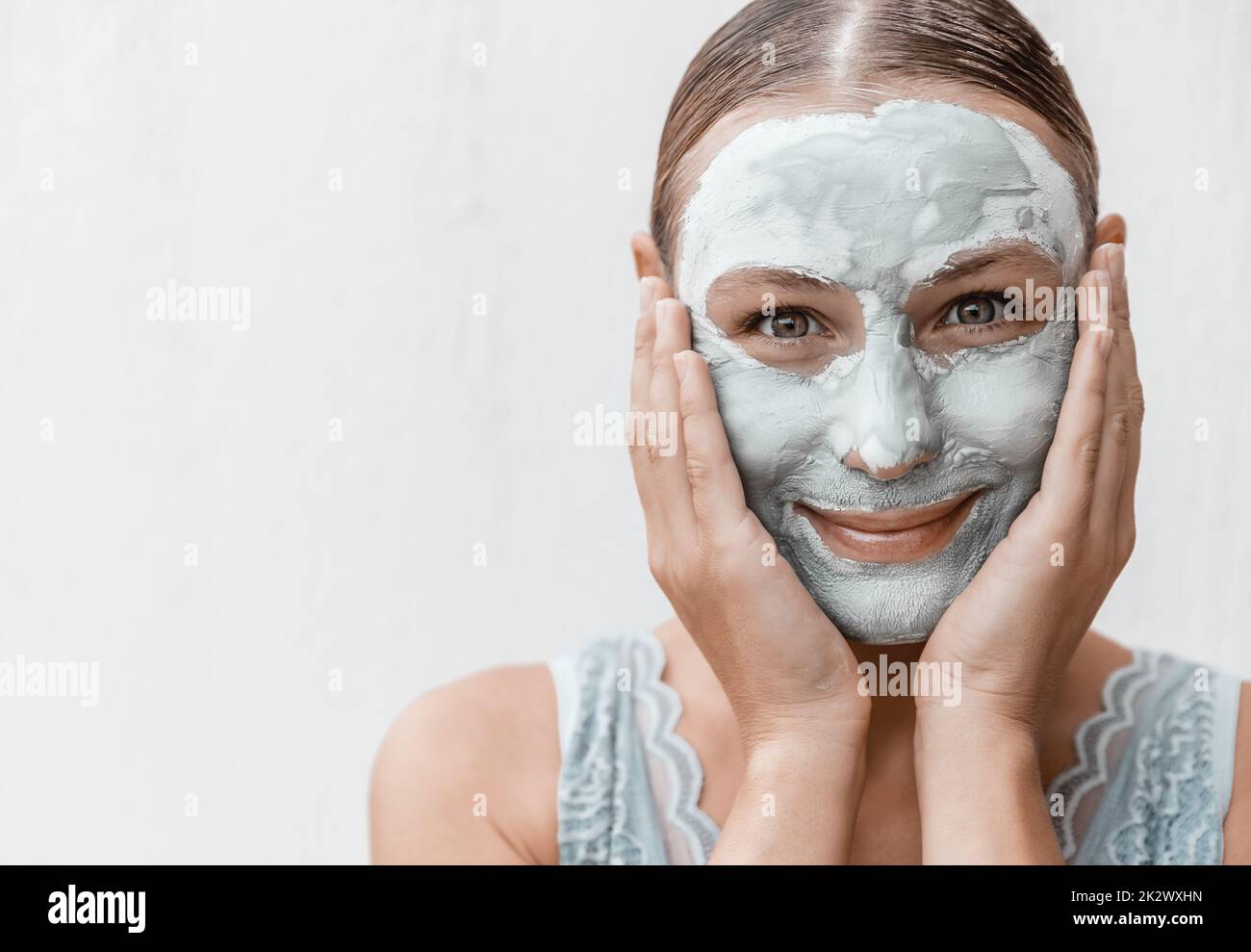 Facial female hi-res stock photography and images - Alamy
