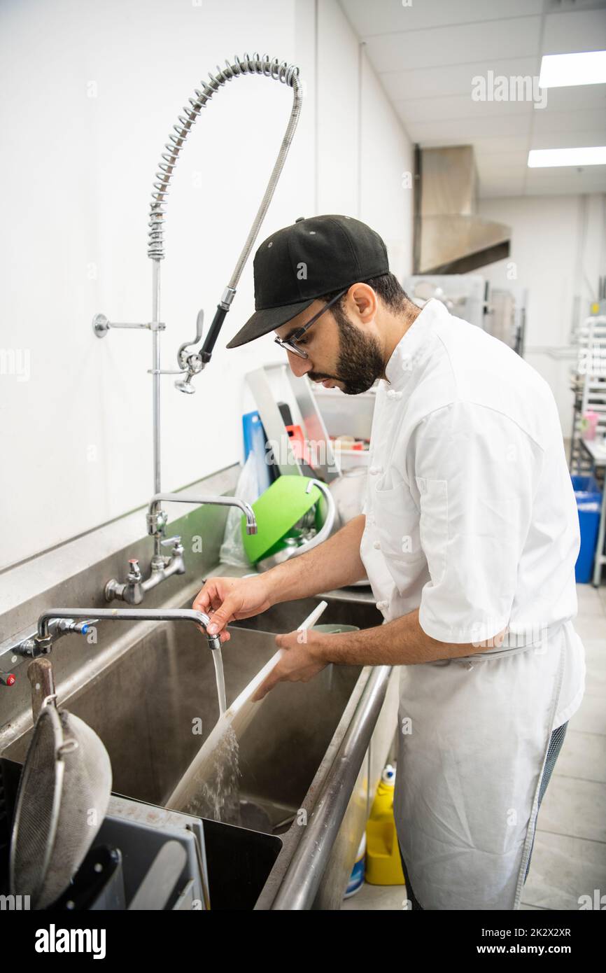 Black man washing dishes hi-res stock photography and images - Alamy