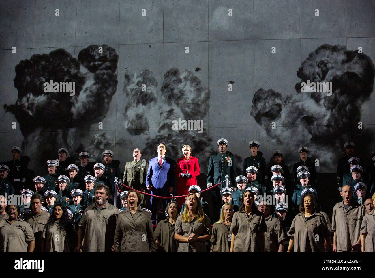 video image of warfare in a new production of AIDA by Verdi opening at ...
