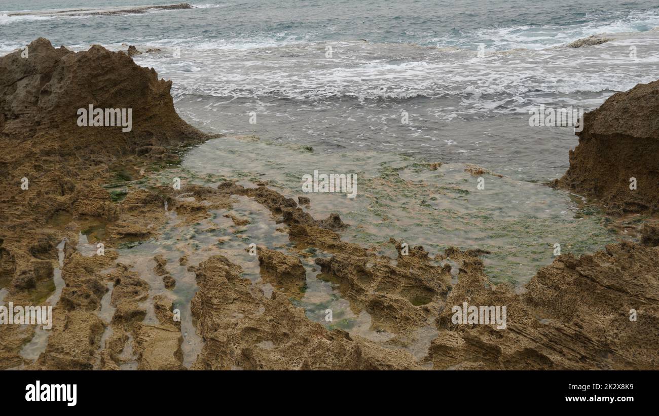 White rock edge hi-res stock photography and images - Alamy