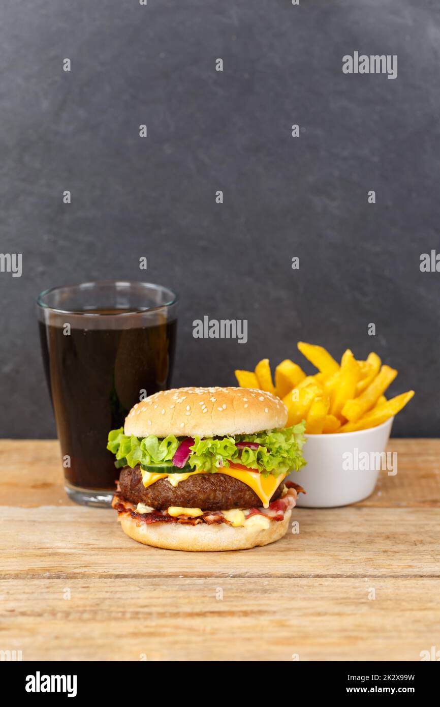 Hamburger Cheeseburger meal fastfood fast food with cola drink and ...