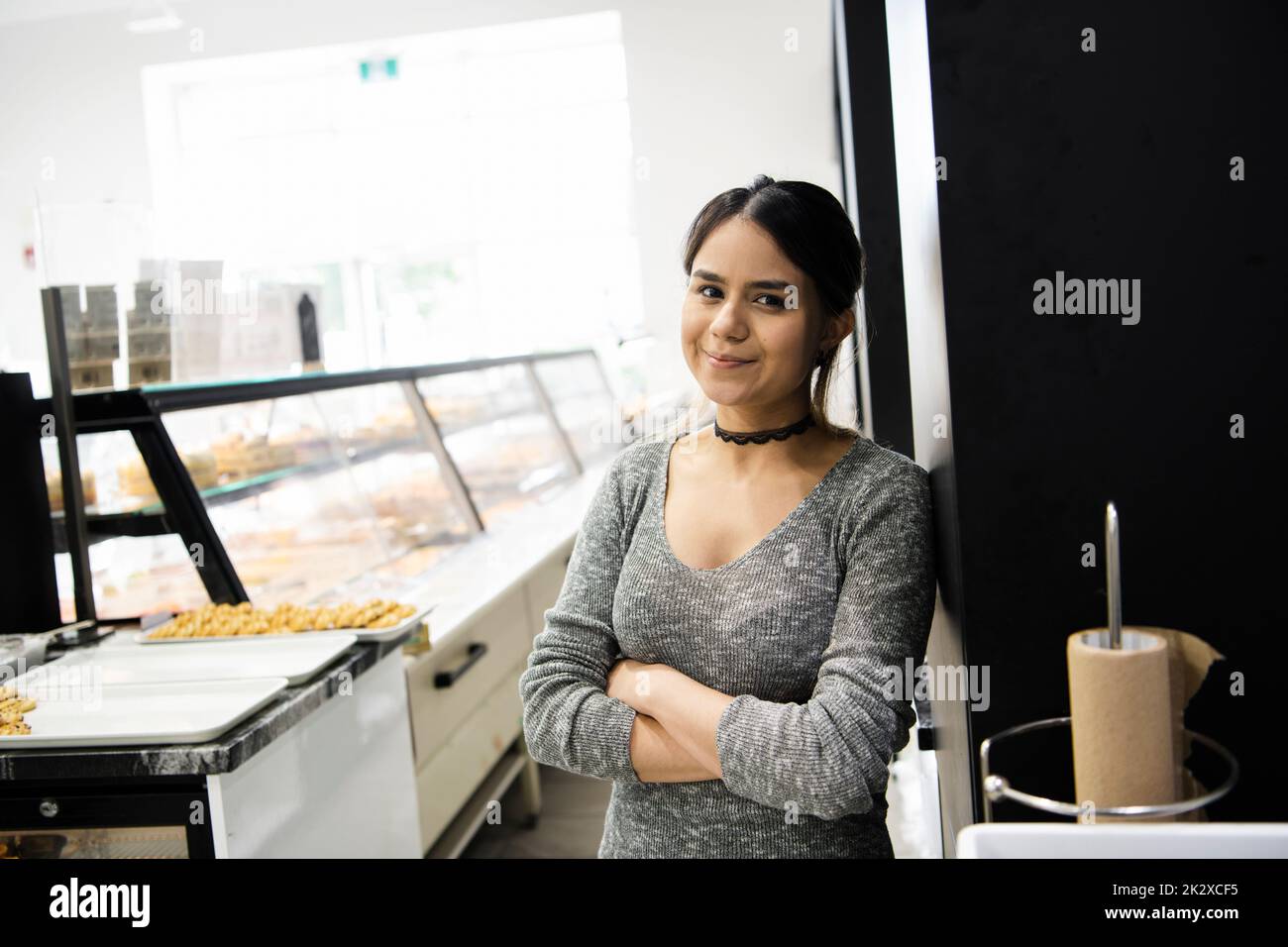 Young woman behind shop counter hi-res stock photography and images - Alamy
