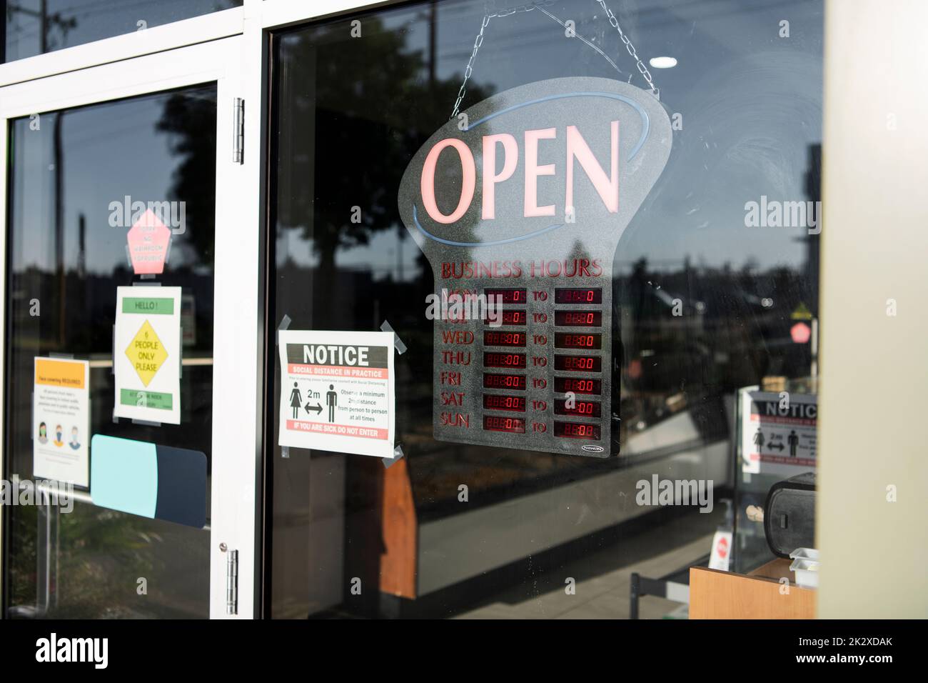 Notice in shop window hi-res stock photography and images - Alamy