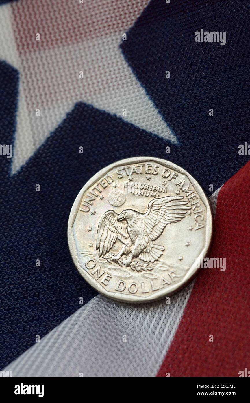 one dollar coin on american flag Stock Photo - Alamy