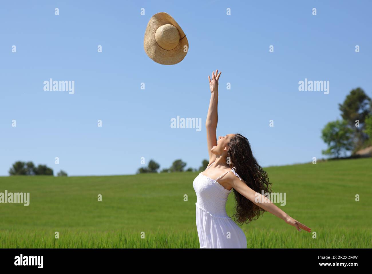 Woman wheat field scream hi-res stock photography and images - Alamy