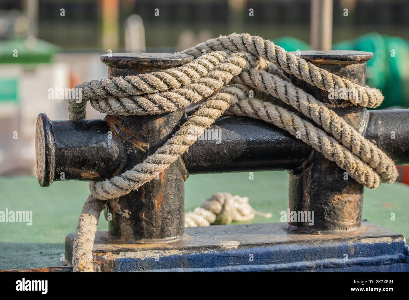 Mooring line hi-res stock photography and images - Alamy