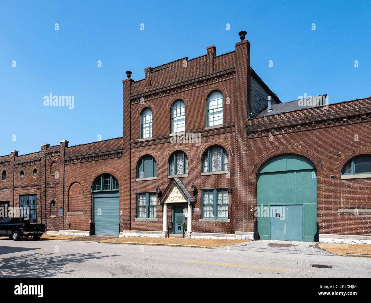 Commerical building on Cherokee Street in south Saint Louis Stock Photo ...