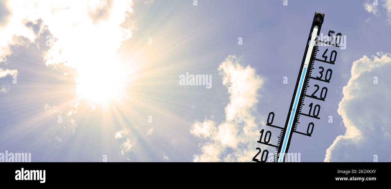 Thermometer with celsius scale showing extreme high temperature Stock ...