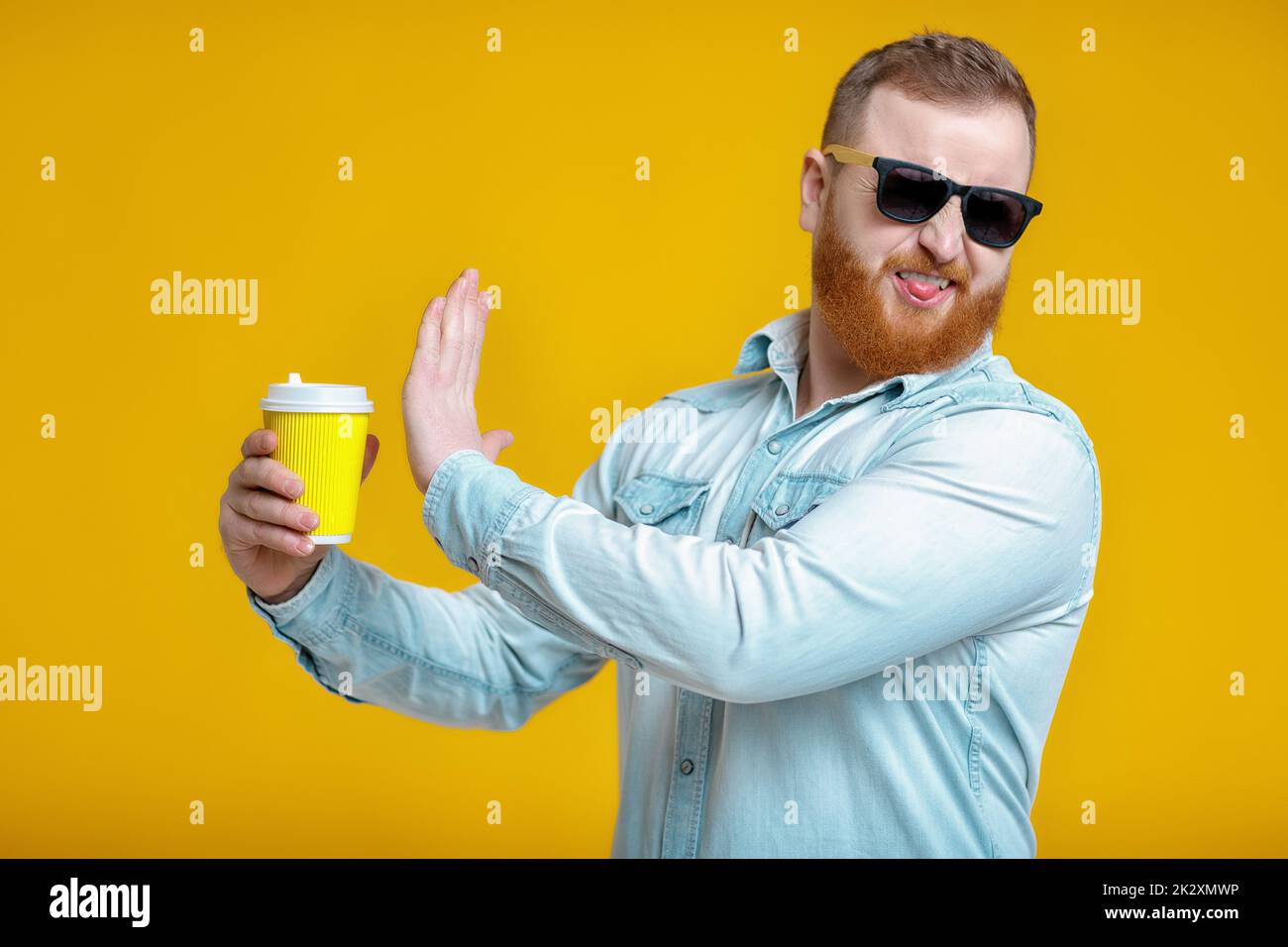 Takeaway paper coffee cup red hi-res stock photography and images - Alamy