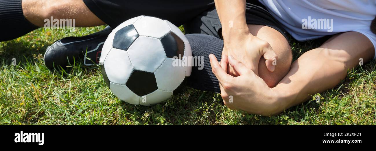 Male Soccer Player Suffering From Knee Injury Stock Photo - Alamy