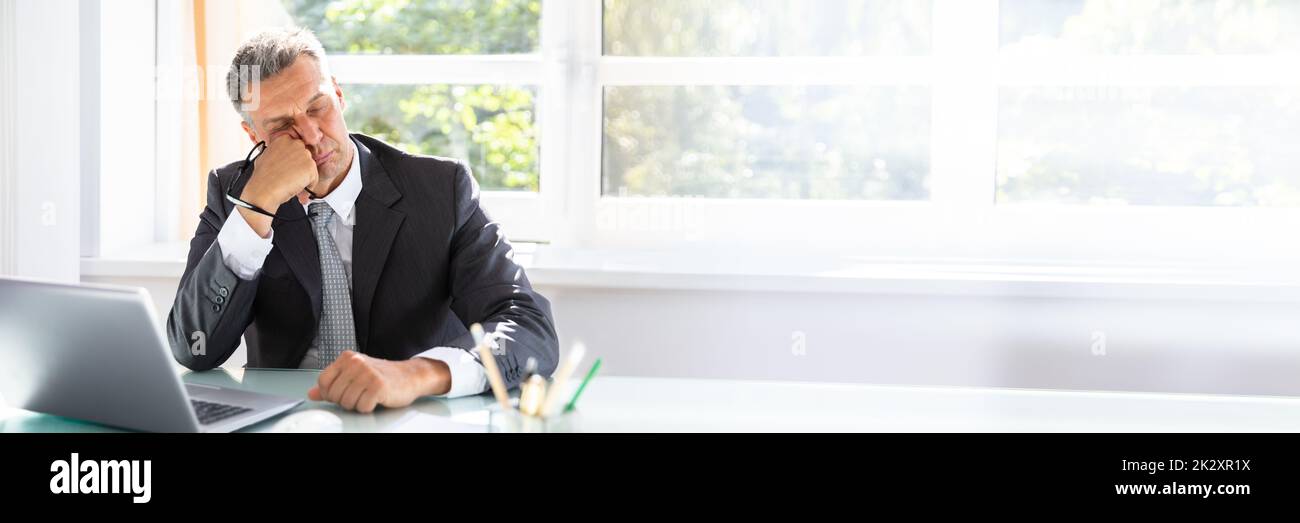 Employee sleeping in office hi-res stock photography and images - Alamy