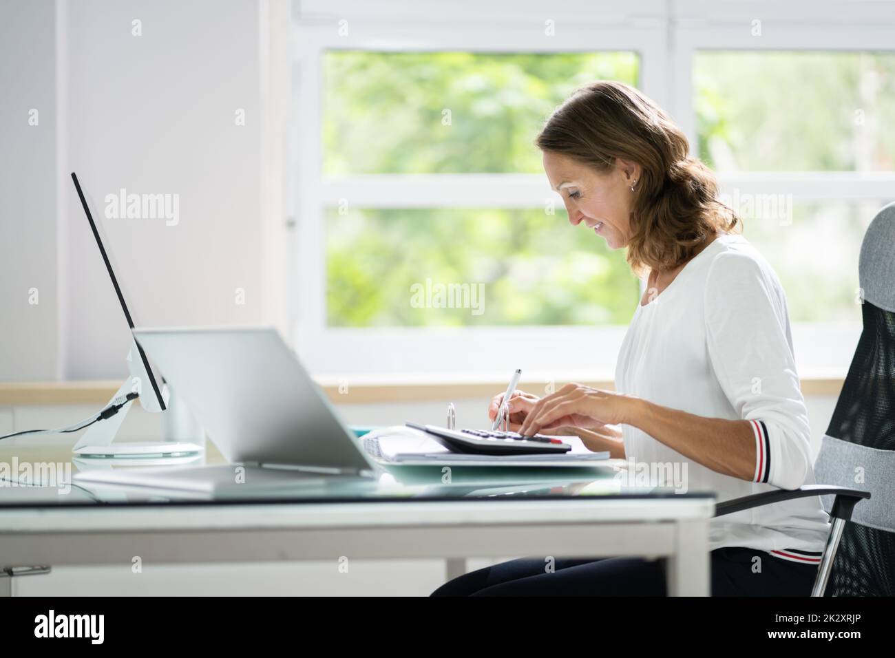 Invoices office desk hi-res stock photography and images - Alamy