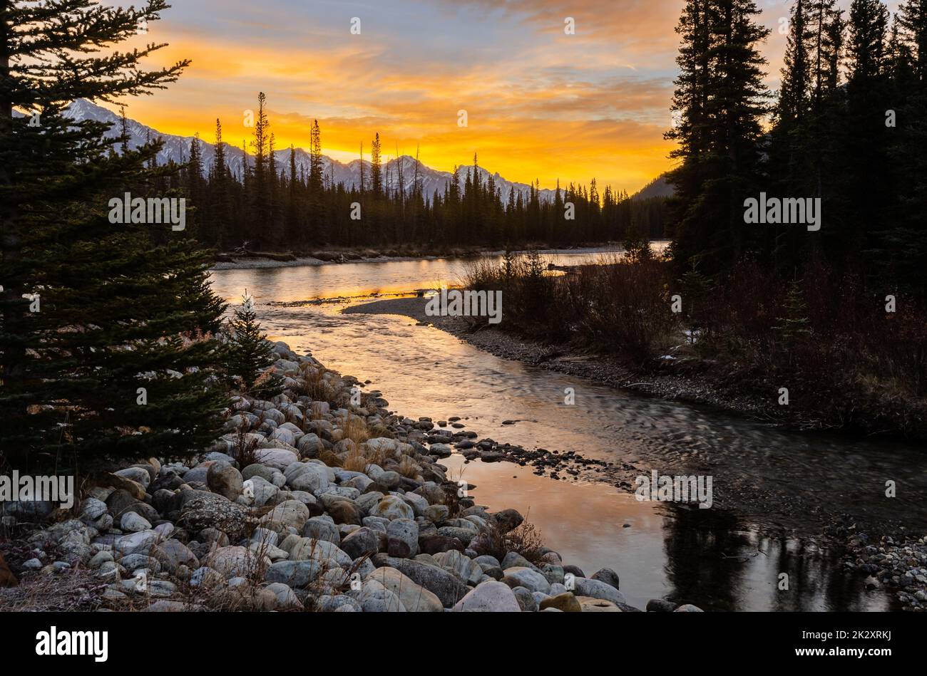 Scenery sunrise skyline of Bow River and Castle Mountains at Banff ...