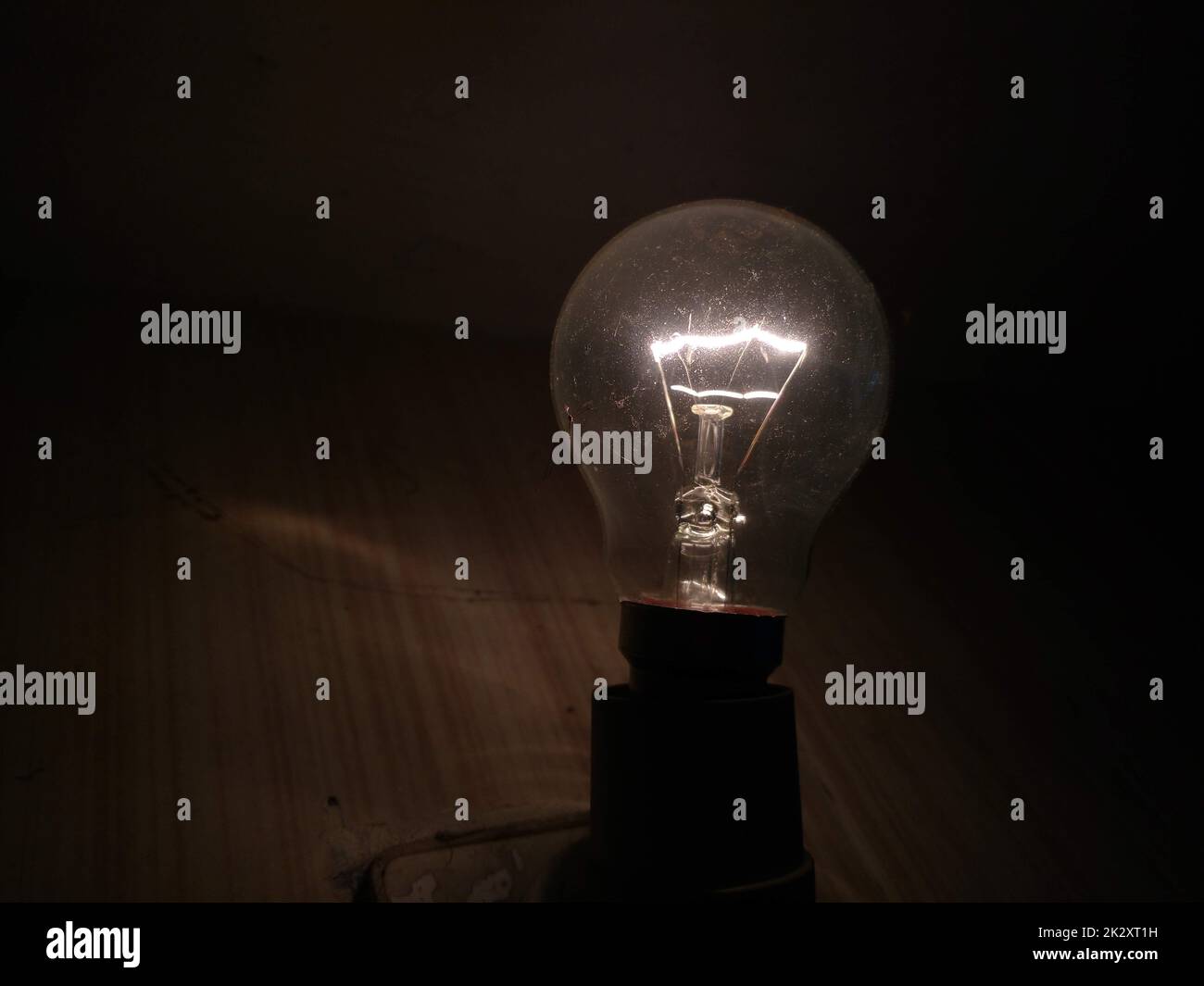 Modern filament lighting hi-res stock photography and images - Alamy
