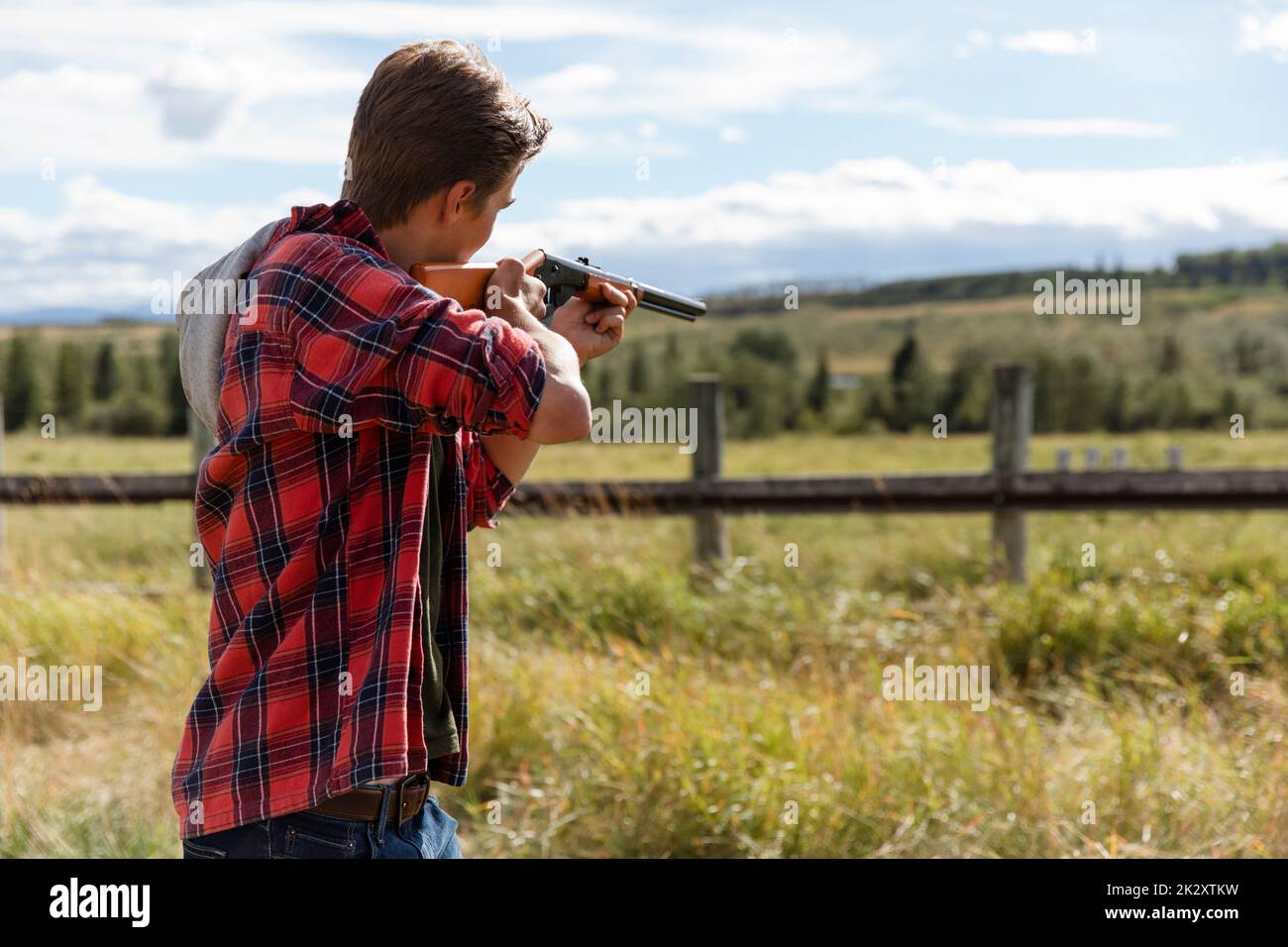 Shooting target person hi-res stock photography and images - Alamy