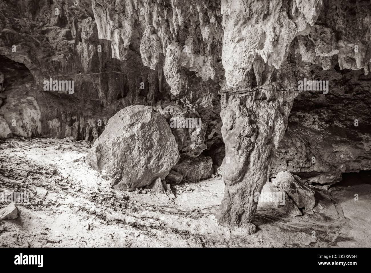 Amazing blue turquoise water and limestone cave sinkhole cenote Mexico ...