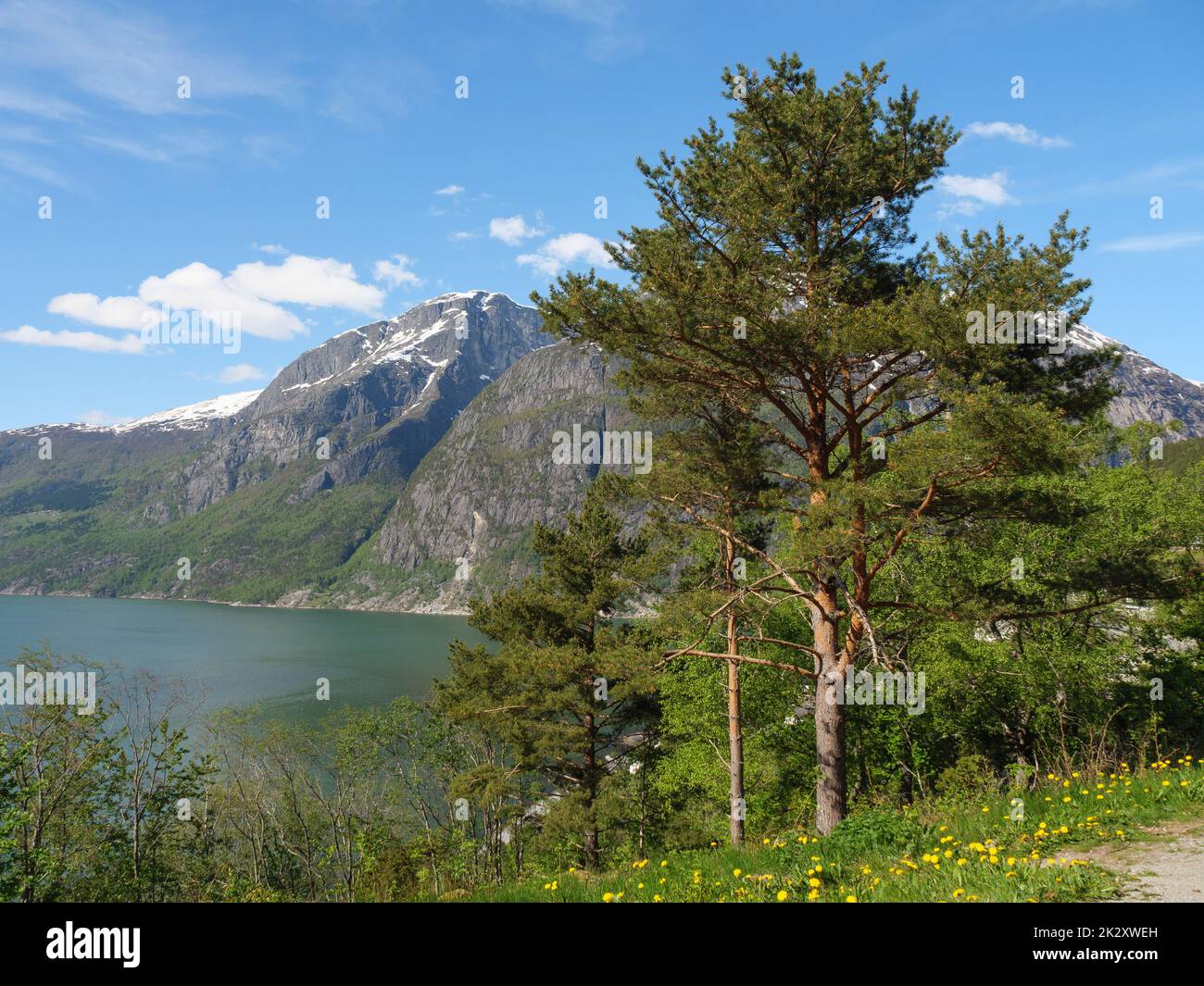the village of Eidfjord at the hardangerfjord in norway Stock Photo - Alamy