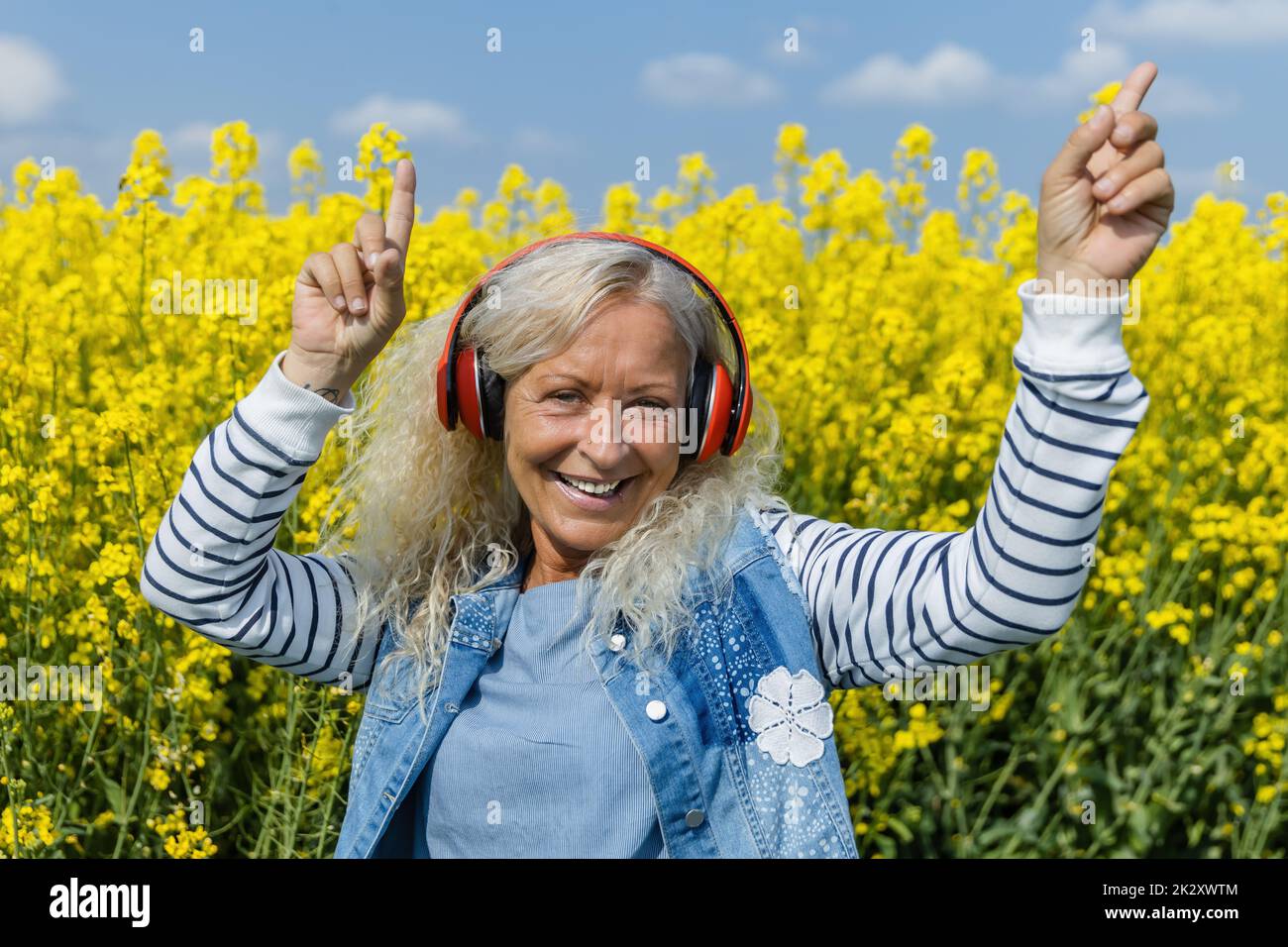 Mature woman headphones hi-res stock photography and images - Alamy