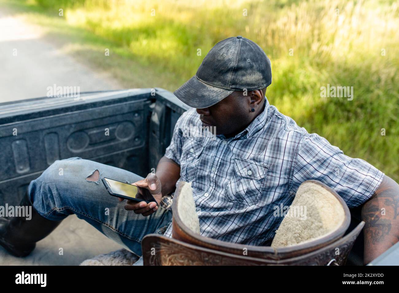 Sitting in pickup truck hi-res stock photography and images - Alamy