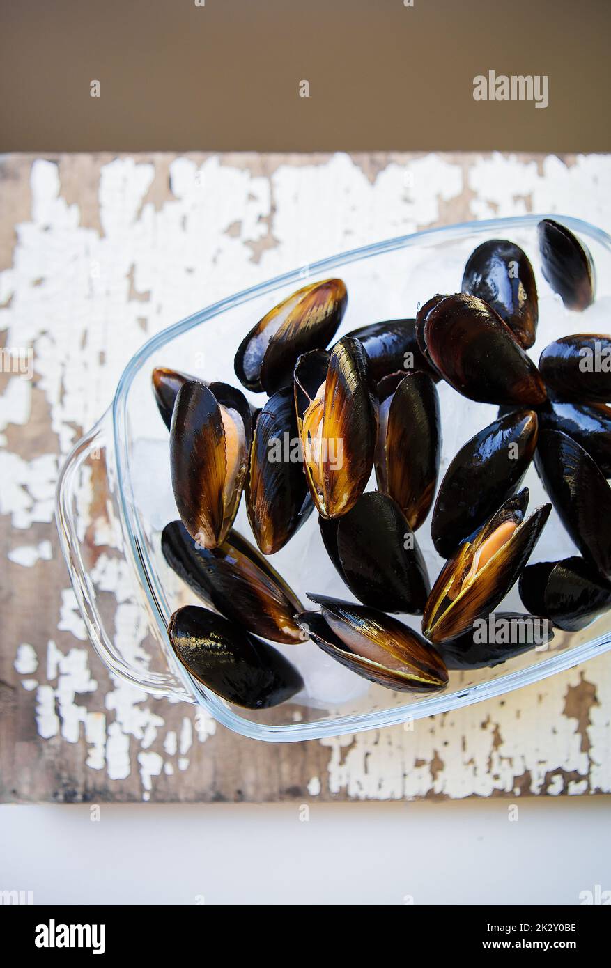 Fresh mussels black shellfish hi-res stock photography and images - Alamy