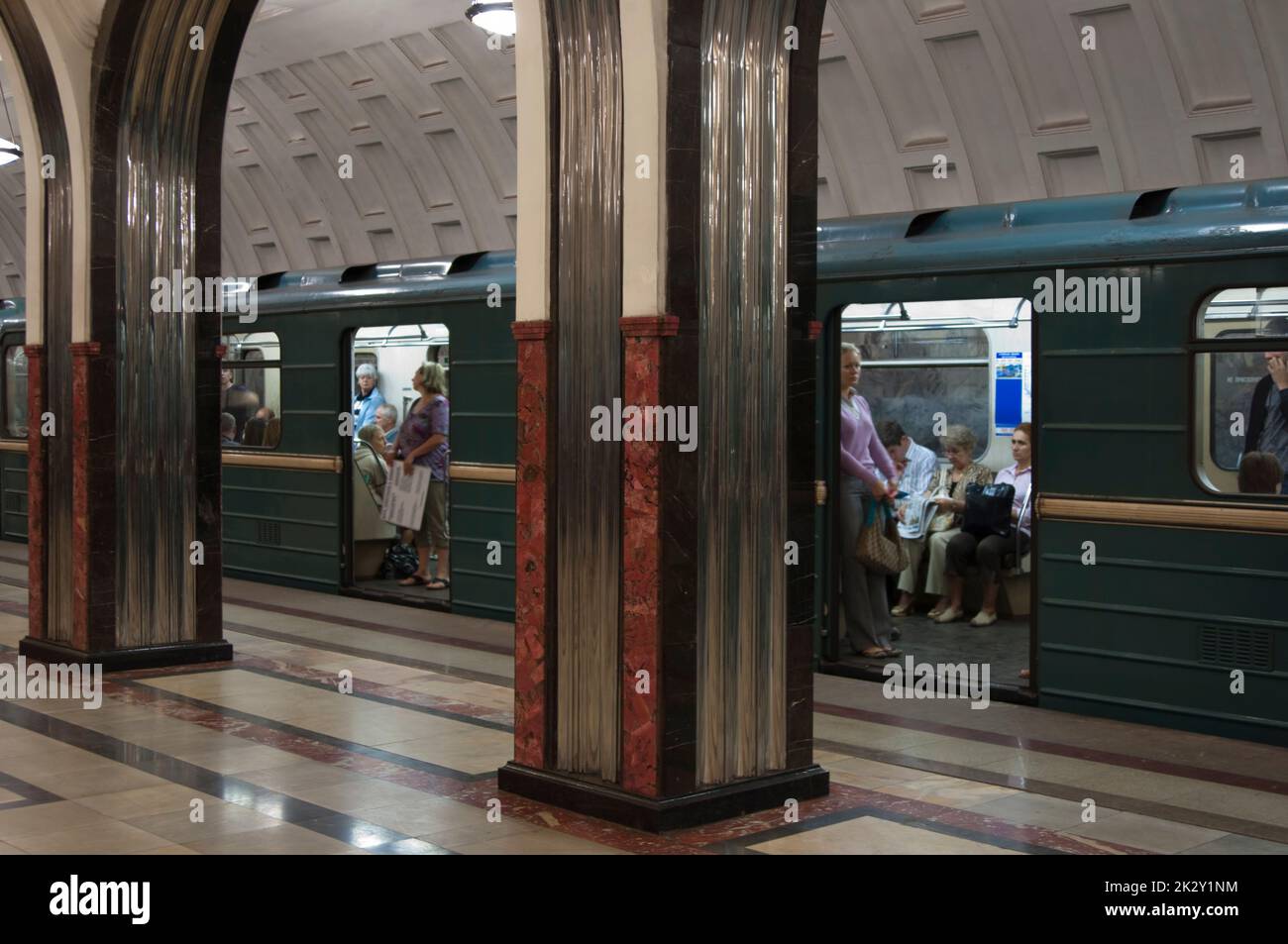The pillars before the subway wagons in a metro station in Moscow ...