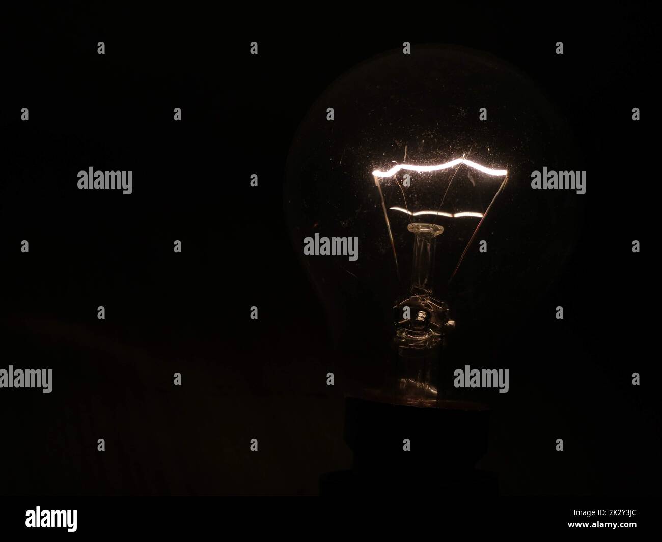Modern filament lighting hi-res stock photography and images - Alamy