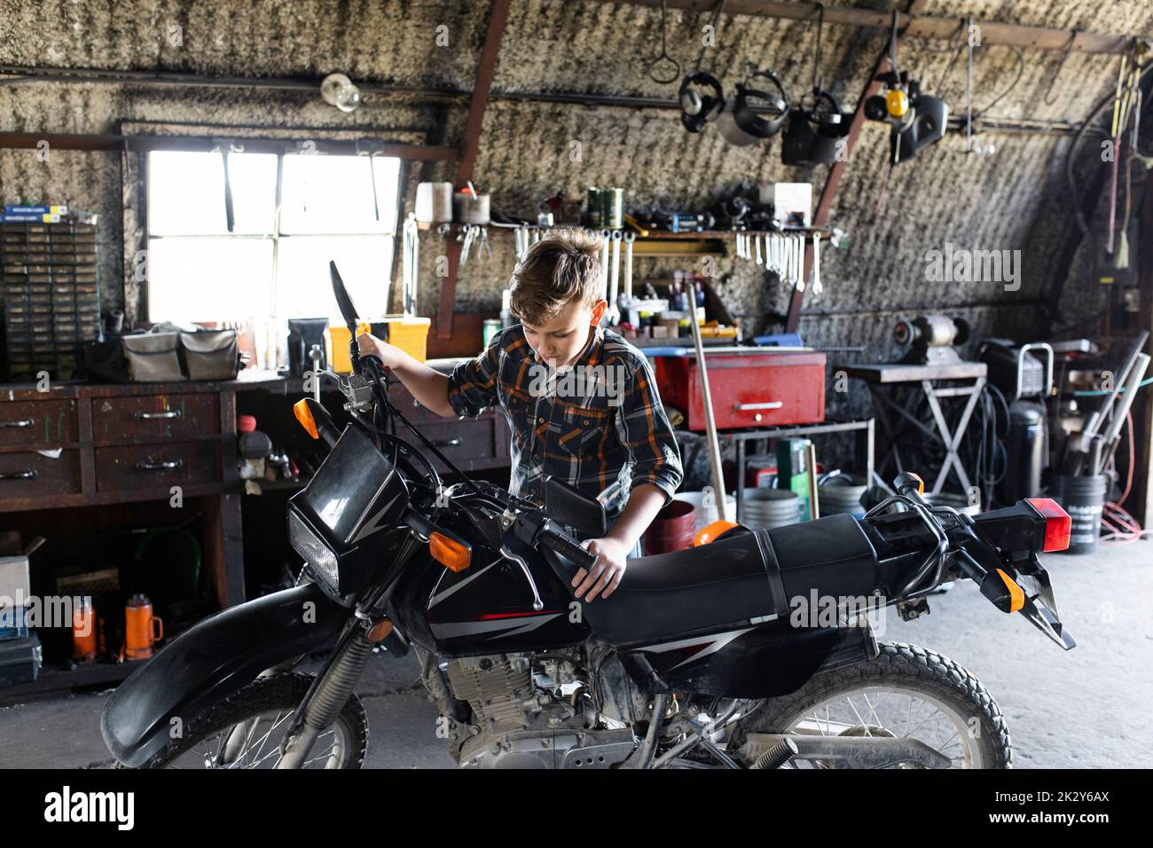 Motorcycle build hi-res stock photography and images - Alamy