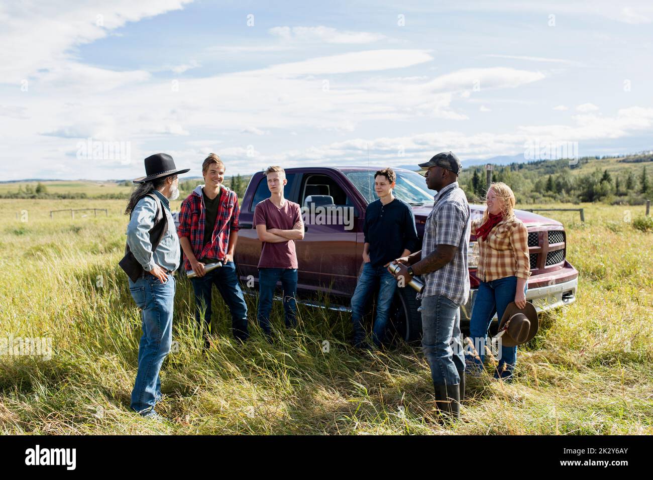 Farmers meeting field hi-res stock photography and images - Alamy