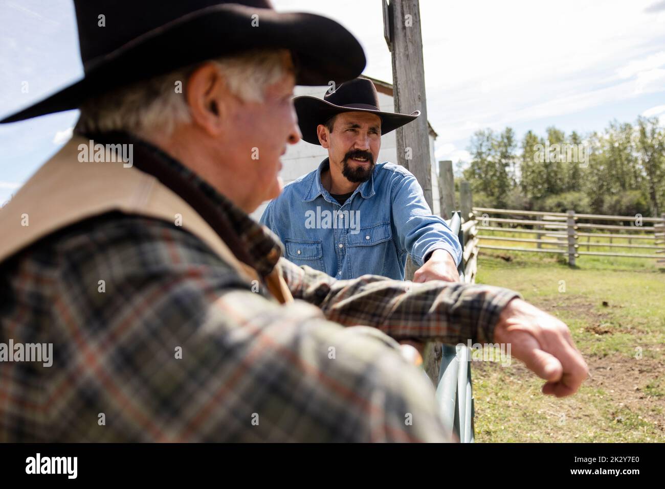 Cowboys talking hi-res stock photography and images - Alamy