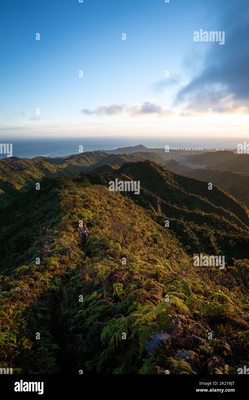 Hiking in hawaii hi-res stock photography and images - Alamy