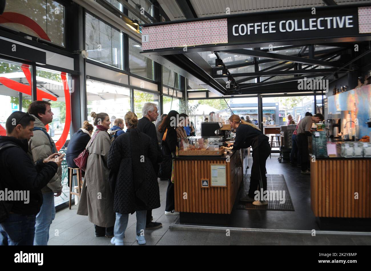 Coffee shgooers hi-res stock photography and images - Alamy