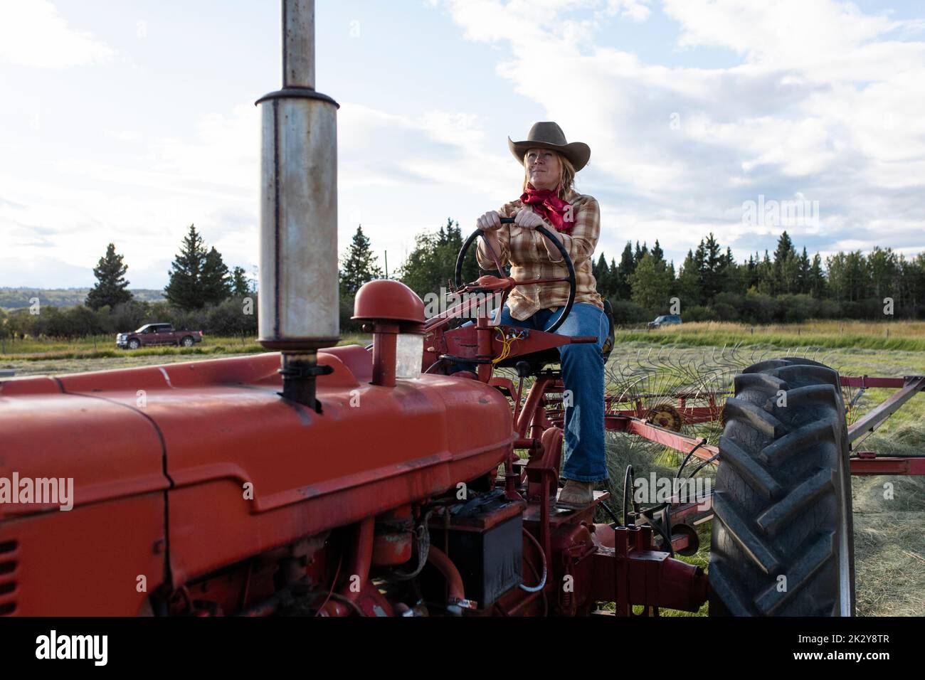 Driving in farm country hi-res stock photography and images - Alamy