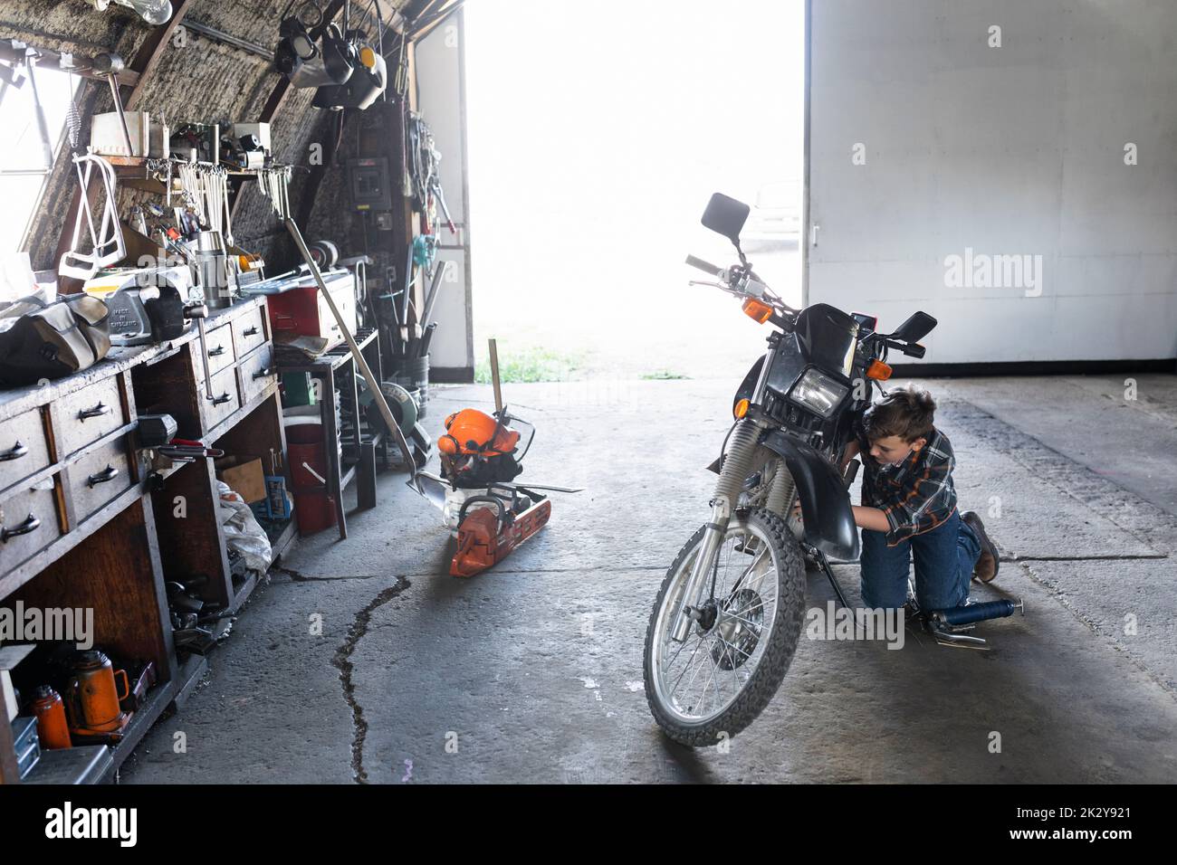 Motorcycle build hi-res stock photography and images - Alamy
