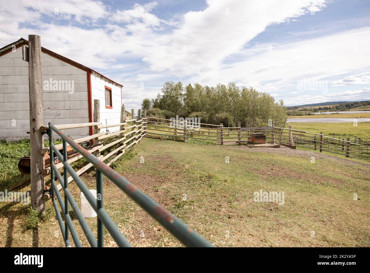 Summer barn hi-res stock photography and images - Alamy
