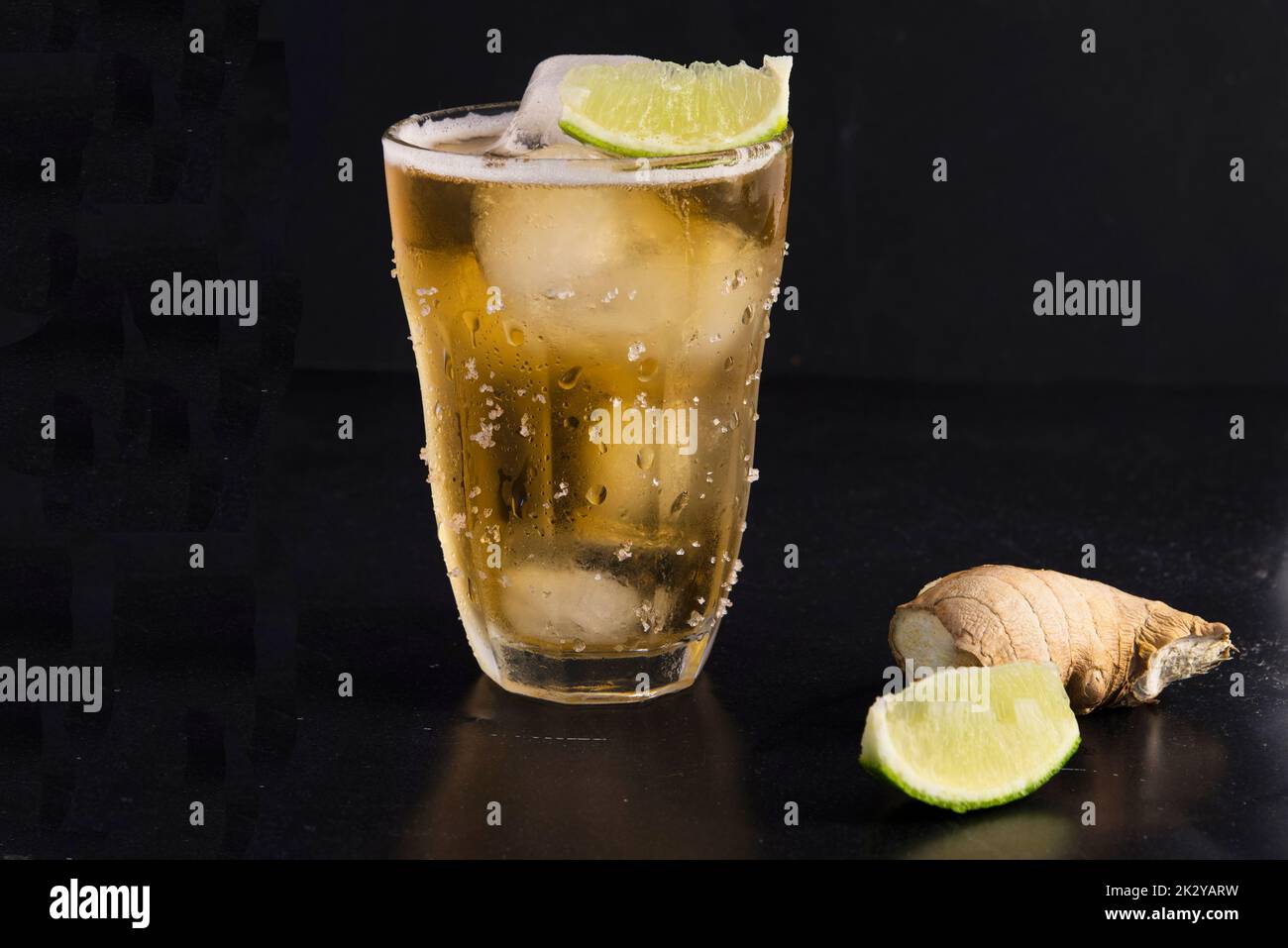Golden ginger beer with lime Stock Photo - Alamy