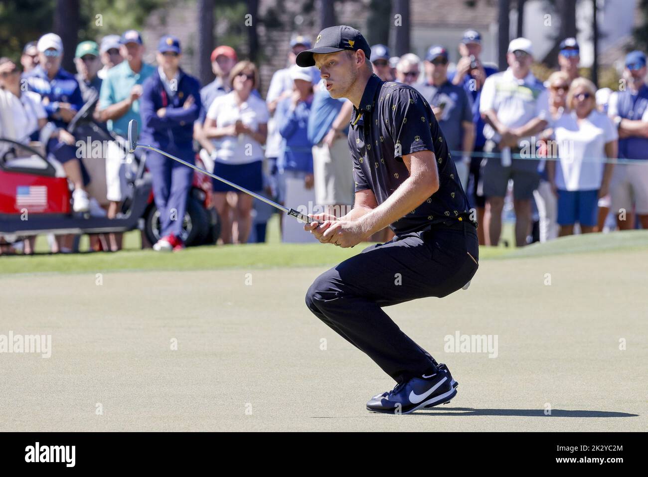 Putt on third hole hi-res stock photography and images - Alamy