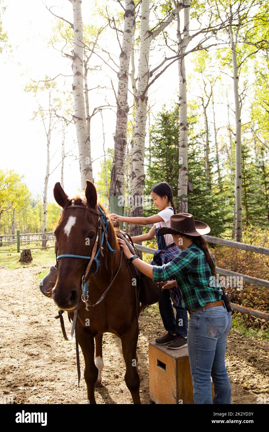 Girls mount horse hi-res stock photography and images - Alamy