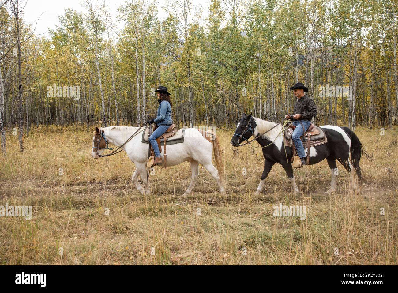 Cowboy and cowgirl couple hi-res stock photography and images - Alamy