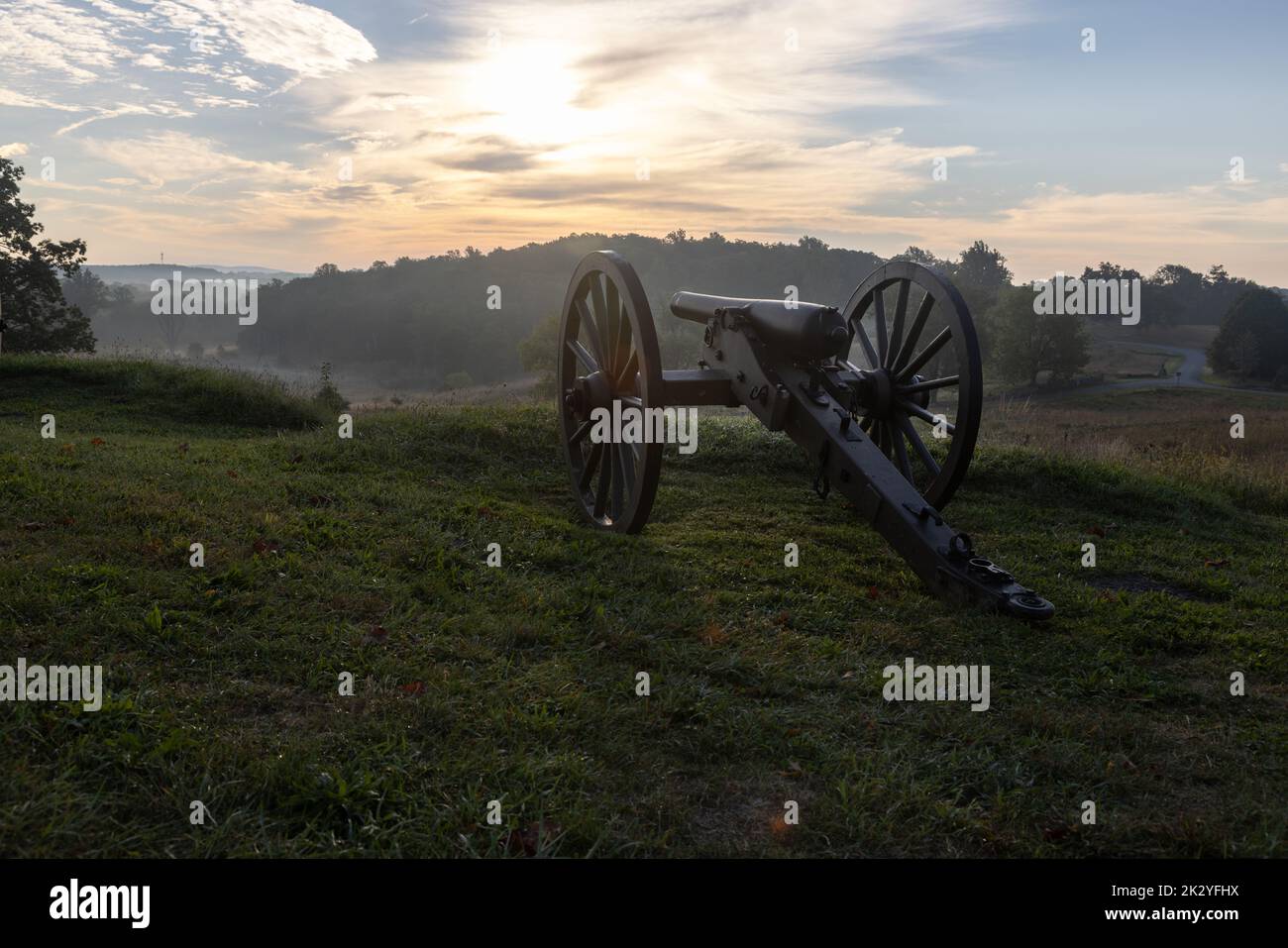 Cannon at Gettysburg National Cemetery Stock Photo - Alamy