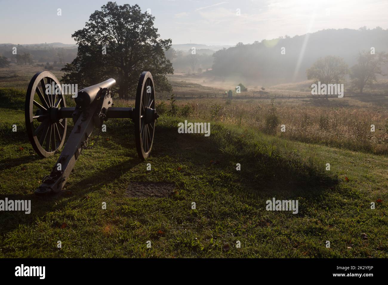 Cannon at Gettysburg National Cemetery Stock Photo - Alamy