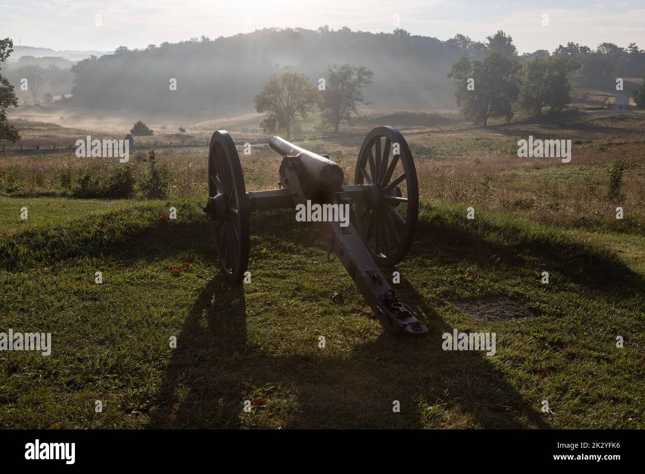 Cannon at Gettysburg National Cemetery Stock Photo - Alamy