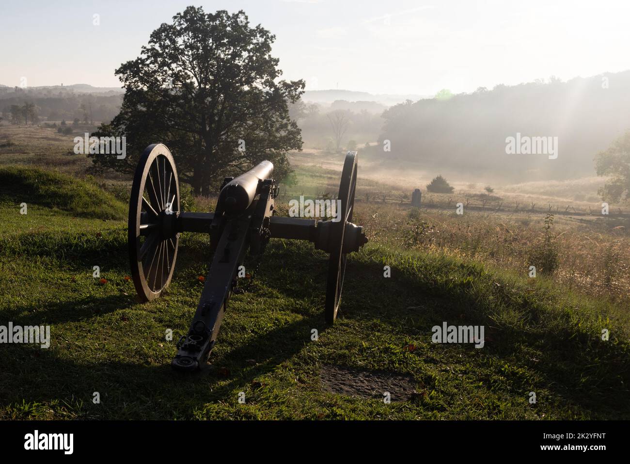 Cannon at Gettysburg National Cemetery Stock Photo - Alamy
