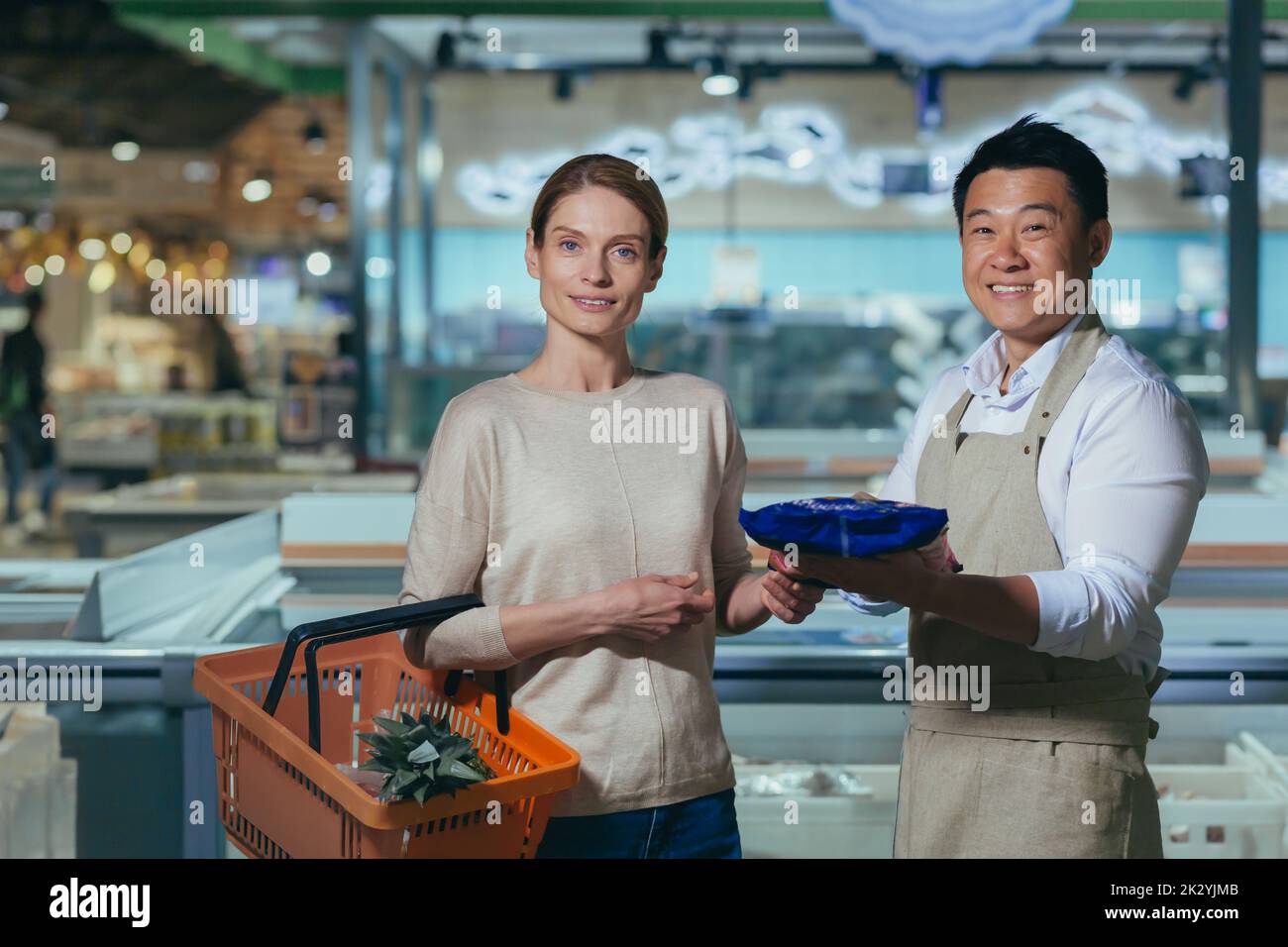 Supermarket assistance hi-res stock photography and images - Alamy