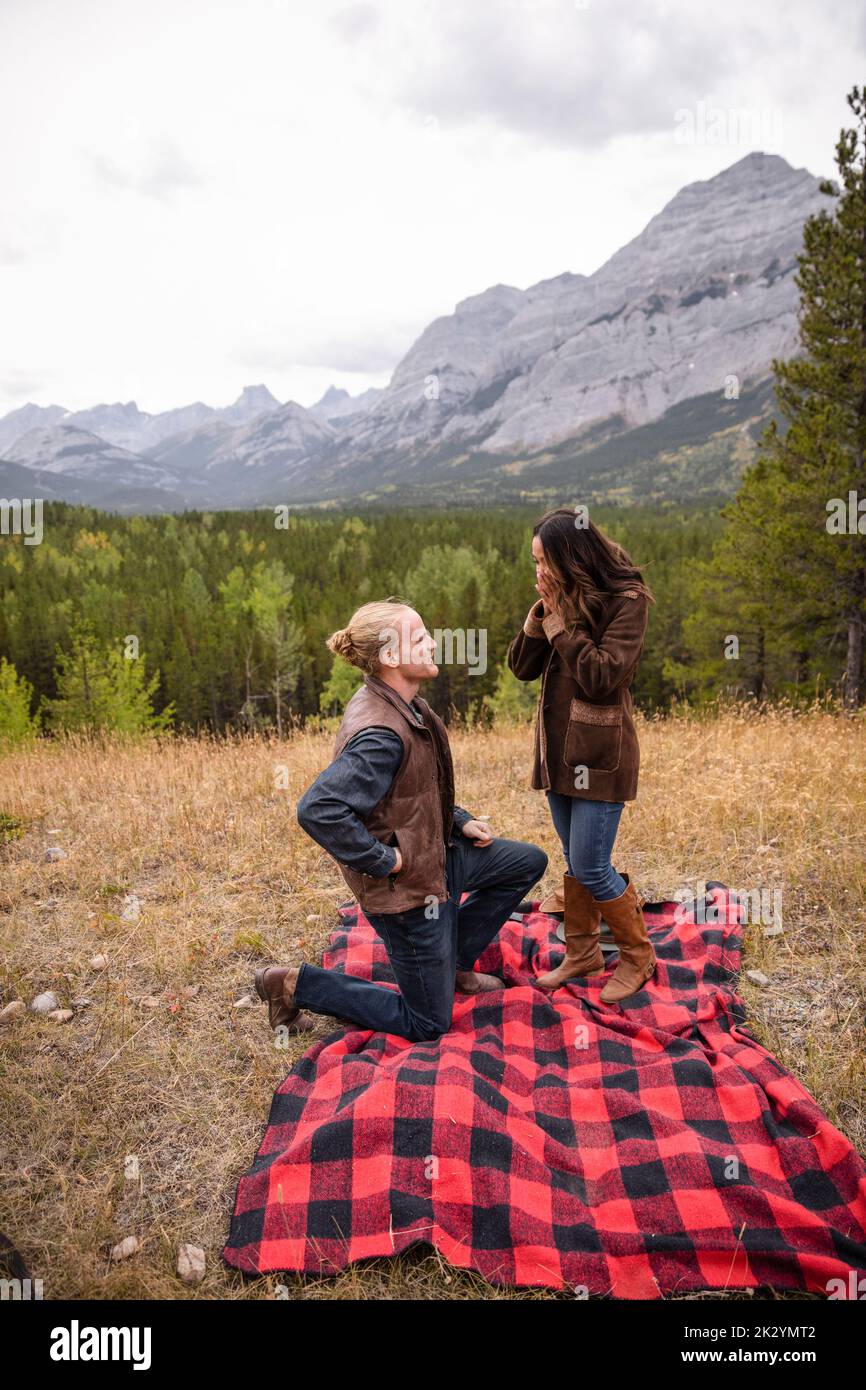 Proposal proposing marriage hi-res stock photography and images - Alamy