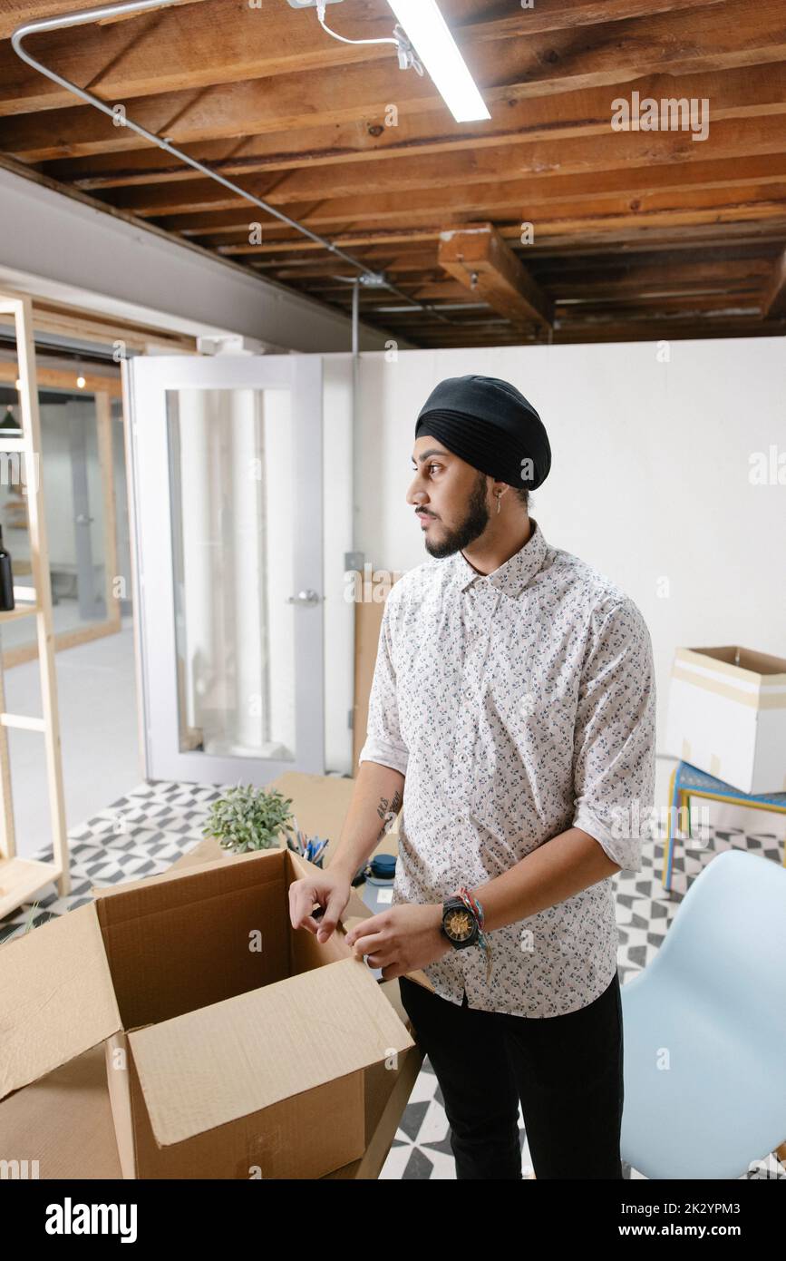 Empty boxes hi-res stock photography and images - Alamy