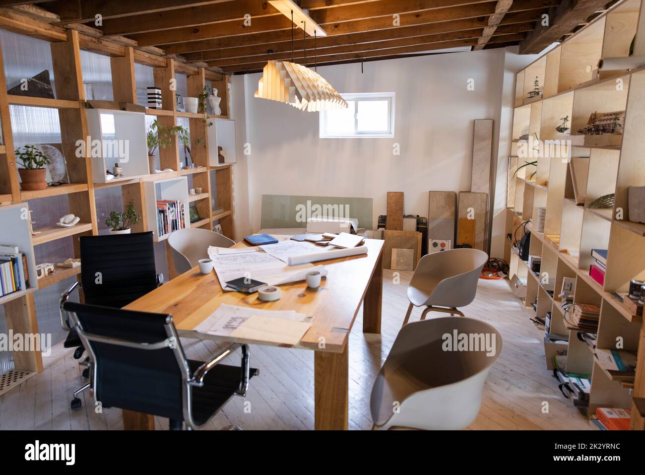 Meeting table hi-res stock photography and images - Alamy