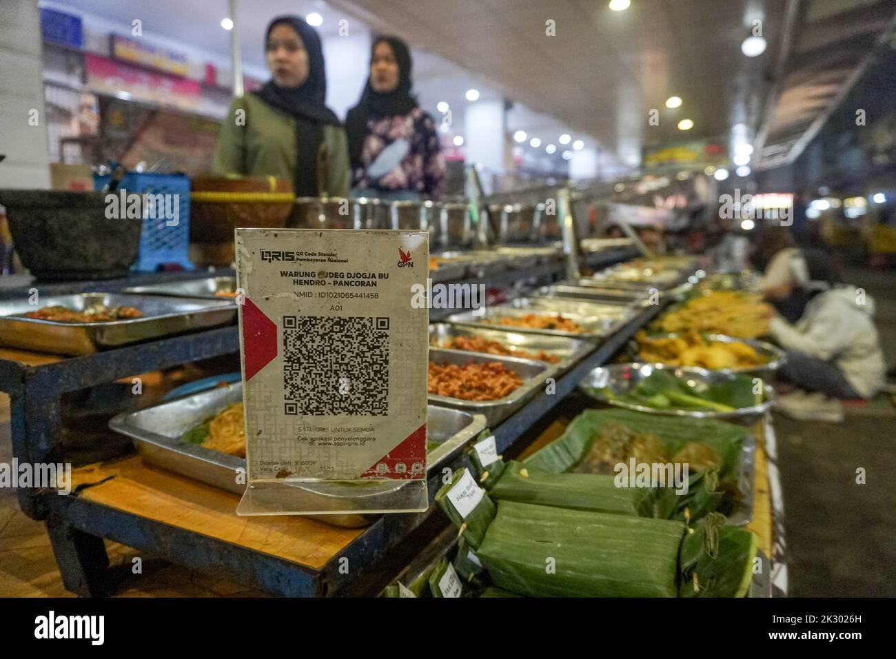 South Jakarta, Jakarta, Indonesia. 23rd Sep, 2022. A street vendor ...